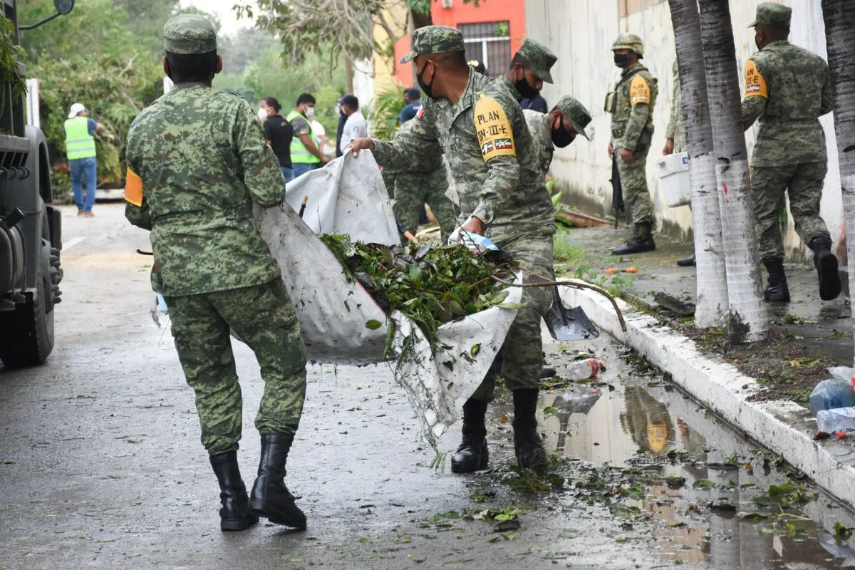 Gobierno de México despliega al ejército y marina en Quintana Roo ante la amenaza del huracán ...