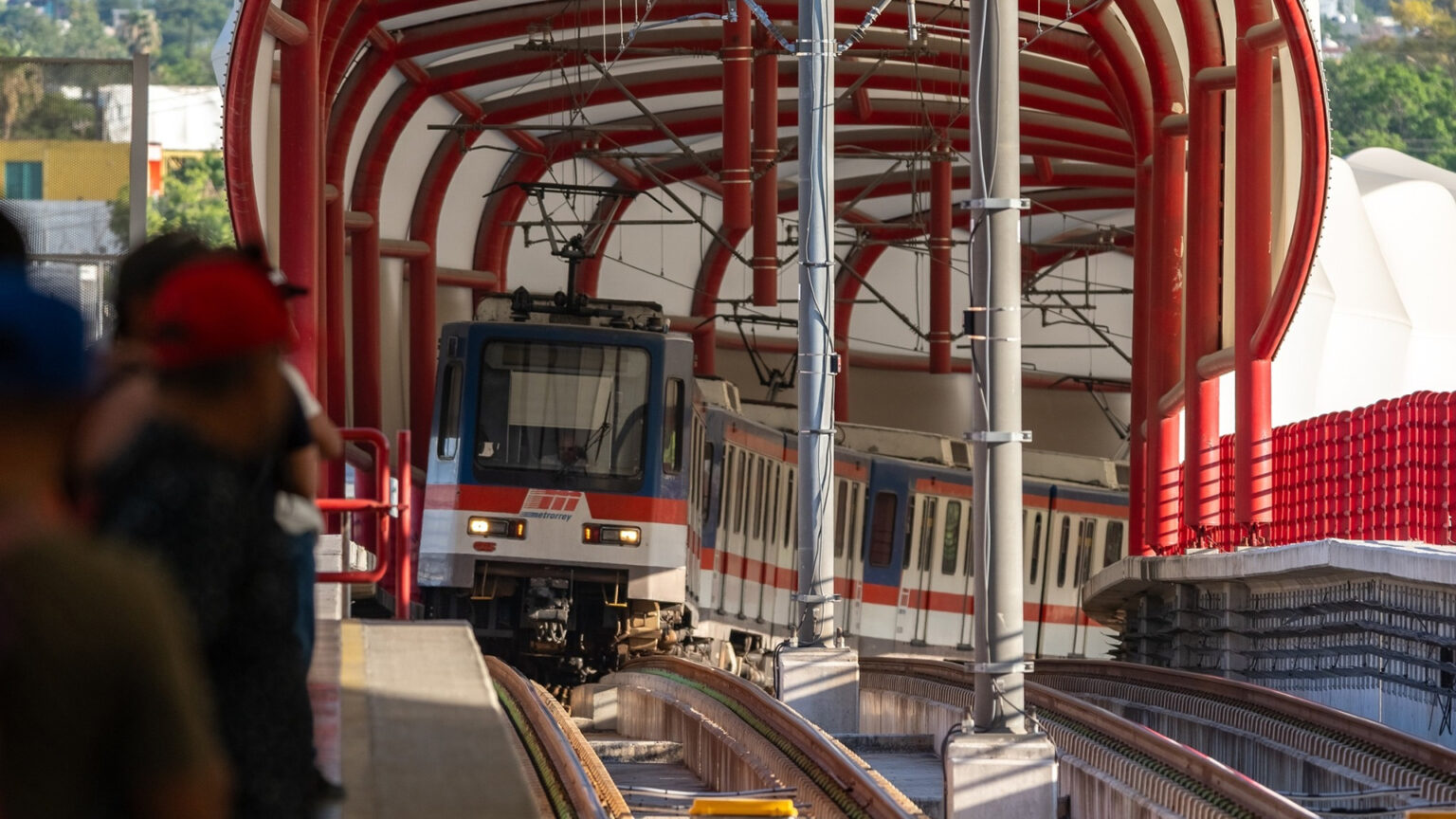 Pinchazos llegan al Metro de Monterrey; reportan primer caso