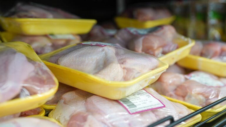 Imparable el precio del pollo en México