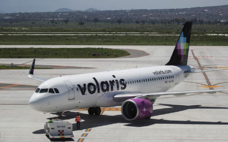 Volaris operará rutas con pilotos extranjeros tras aval de autoridades