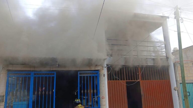 Incendio en vivienda de Villas Otoch moviliza a Bomberos de Cancún